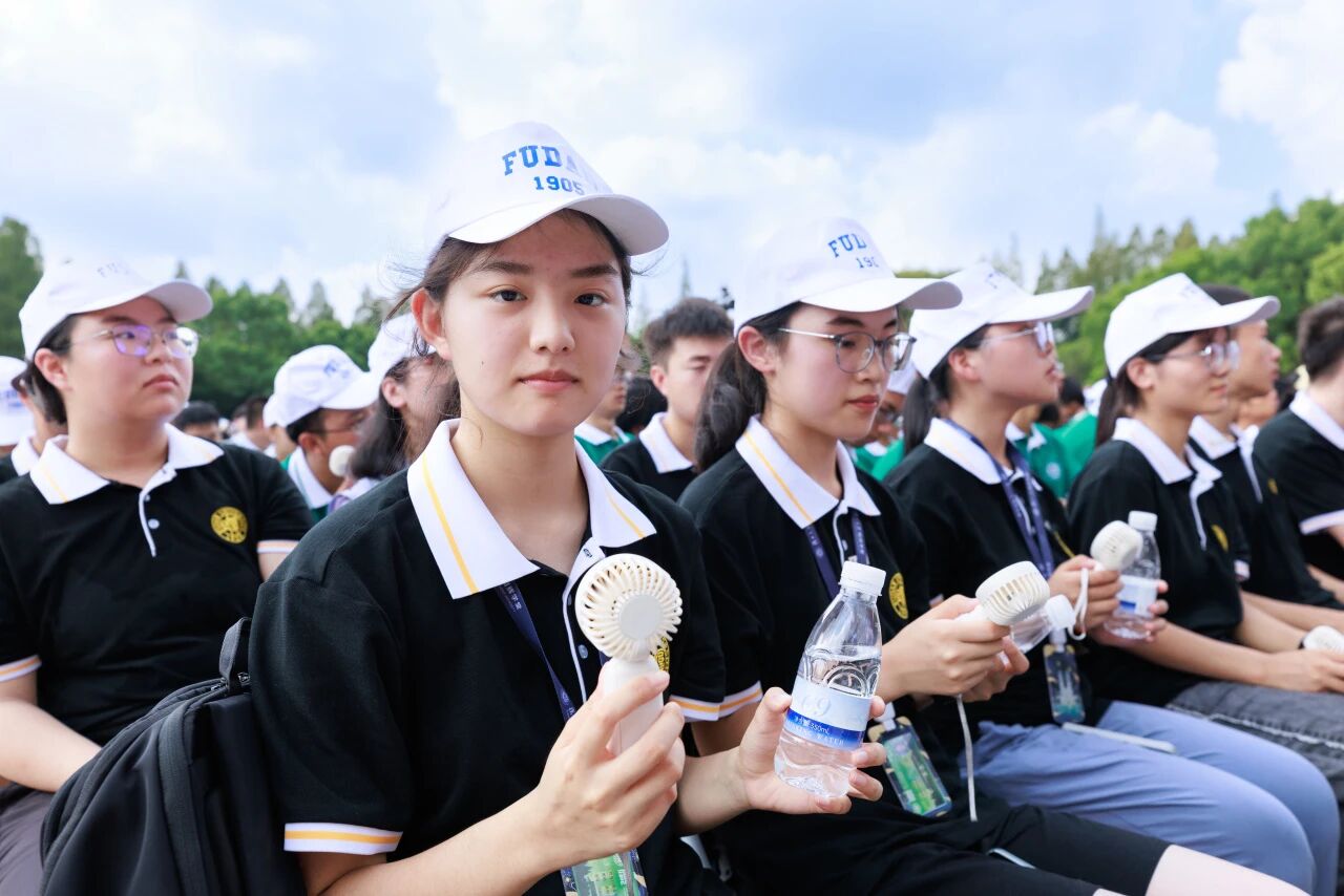 Over 17,000 New Students Gather for Fudan’s Opening Ceremony