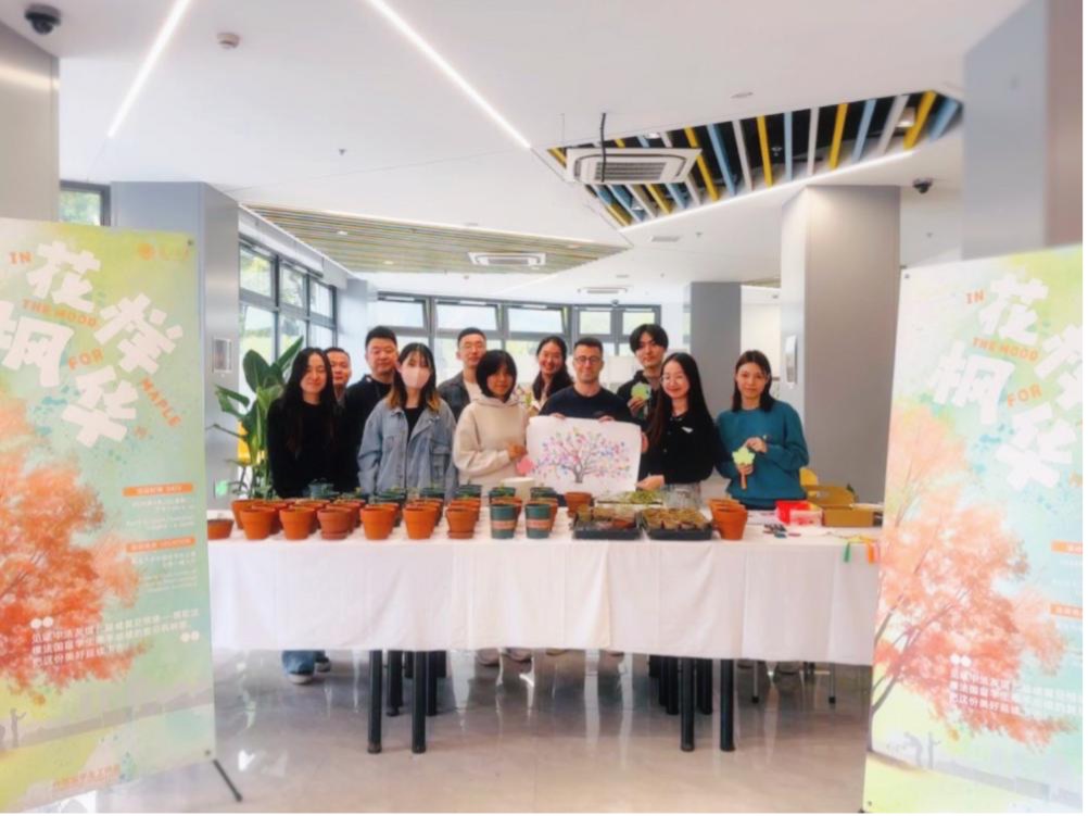 How did this amateur botanist celebrate China-France friendship?