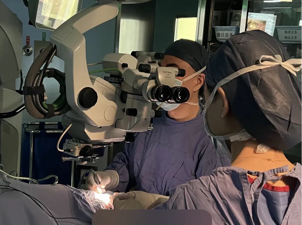 Equipping eyes with solar power to help the blind regain sight