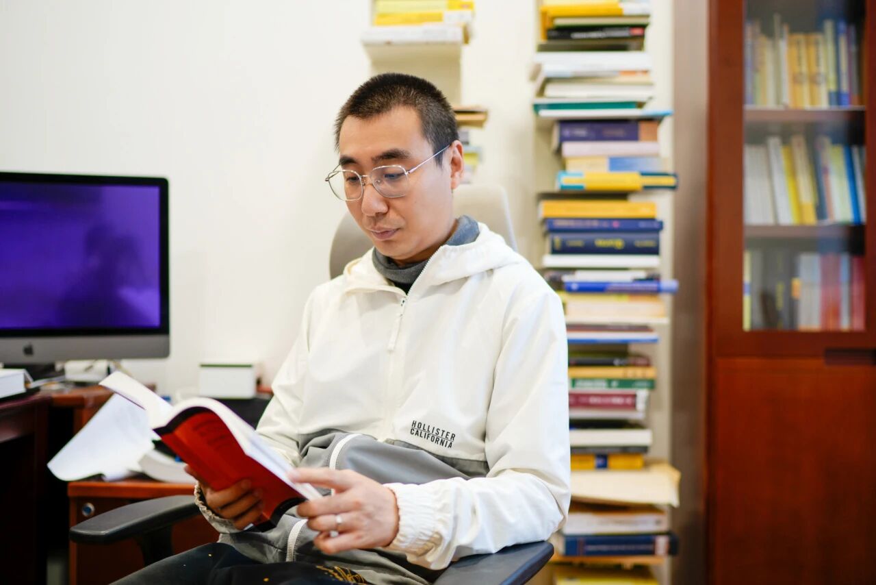 Fudan Mathematician Wins Shiing Shen Chern Mathematics Award