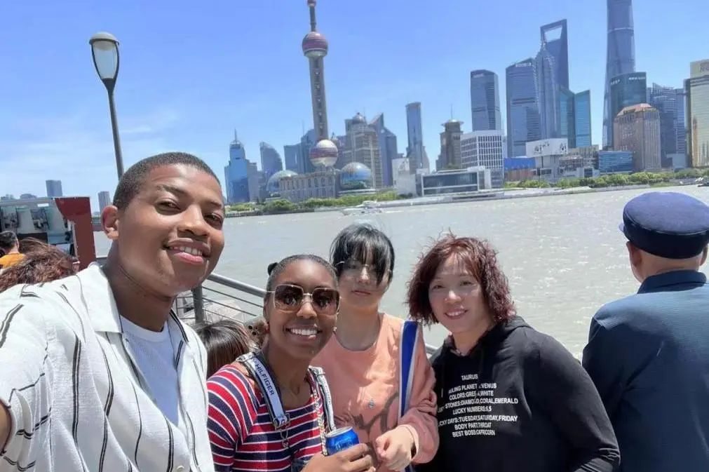 Tawanda Mupini, a young doctor-to-be thriving in Fudan