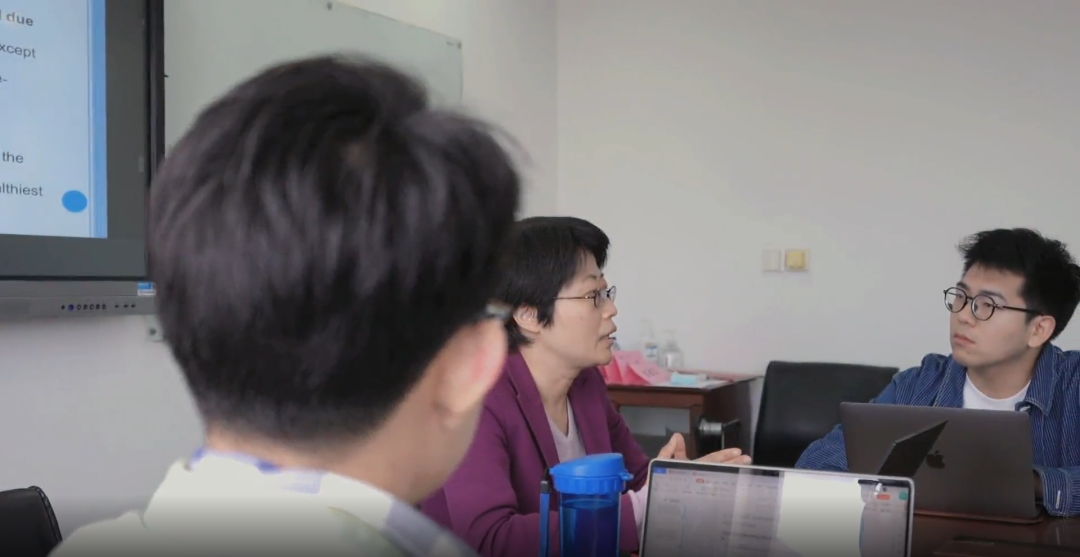 What are English-taught degree programs like at Fudan's SIRPA?